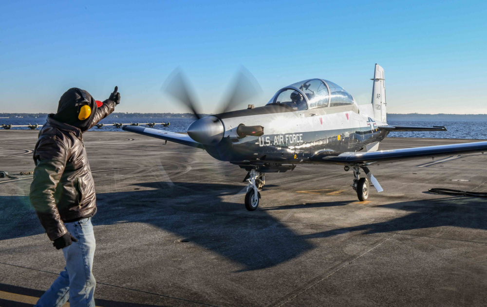 USN realiza primeira inspeção de T-6A da USAF – Força Aérea