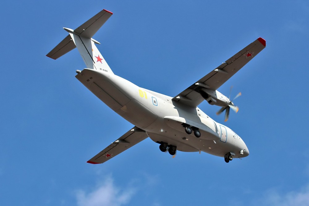 Imagens - Ilyushin IL-112V já realizou quatro voos de experiências ...