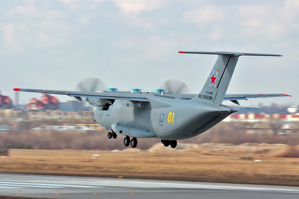 Imagens - Ilyushin IL-112V já realizou quatro voos de experiências ...