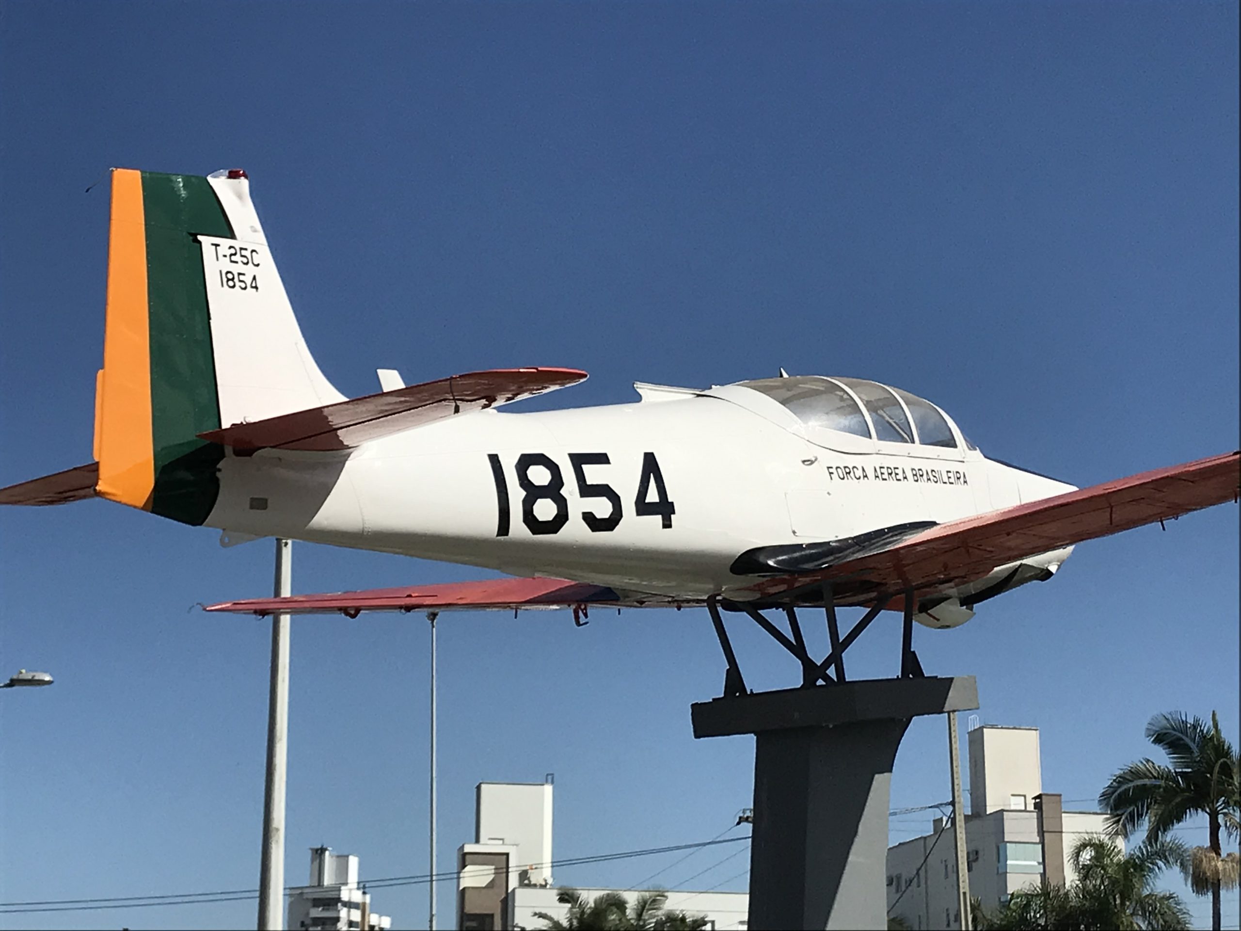 Mais fotos do T-25 em Tubarão-SC – Força Aérea