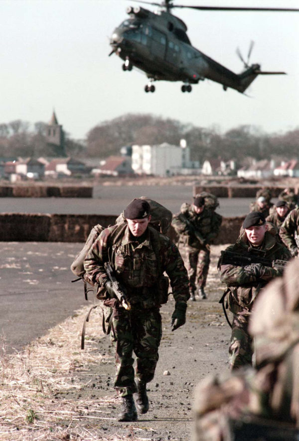 RAF celebra 50 anos de serviço dos Helicópteros Puma » Força Aérea