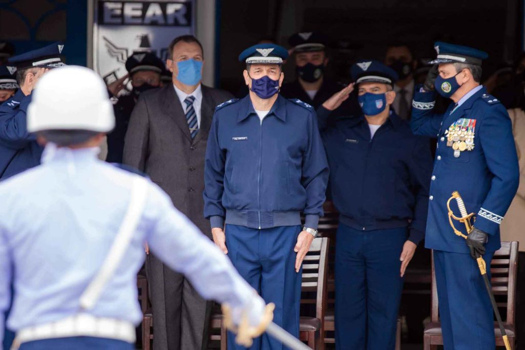Cerimônia militar marca passagem de comando da EEAR – Força Aérea