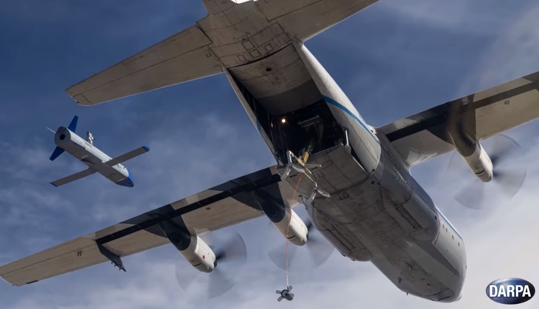 DARPA: Programa Gremlins recupera UAV X-61 em voo » Força Aérea