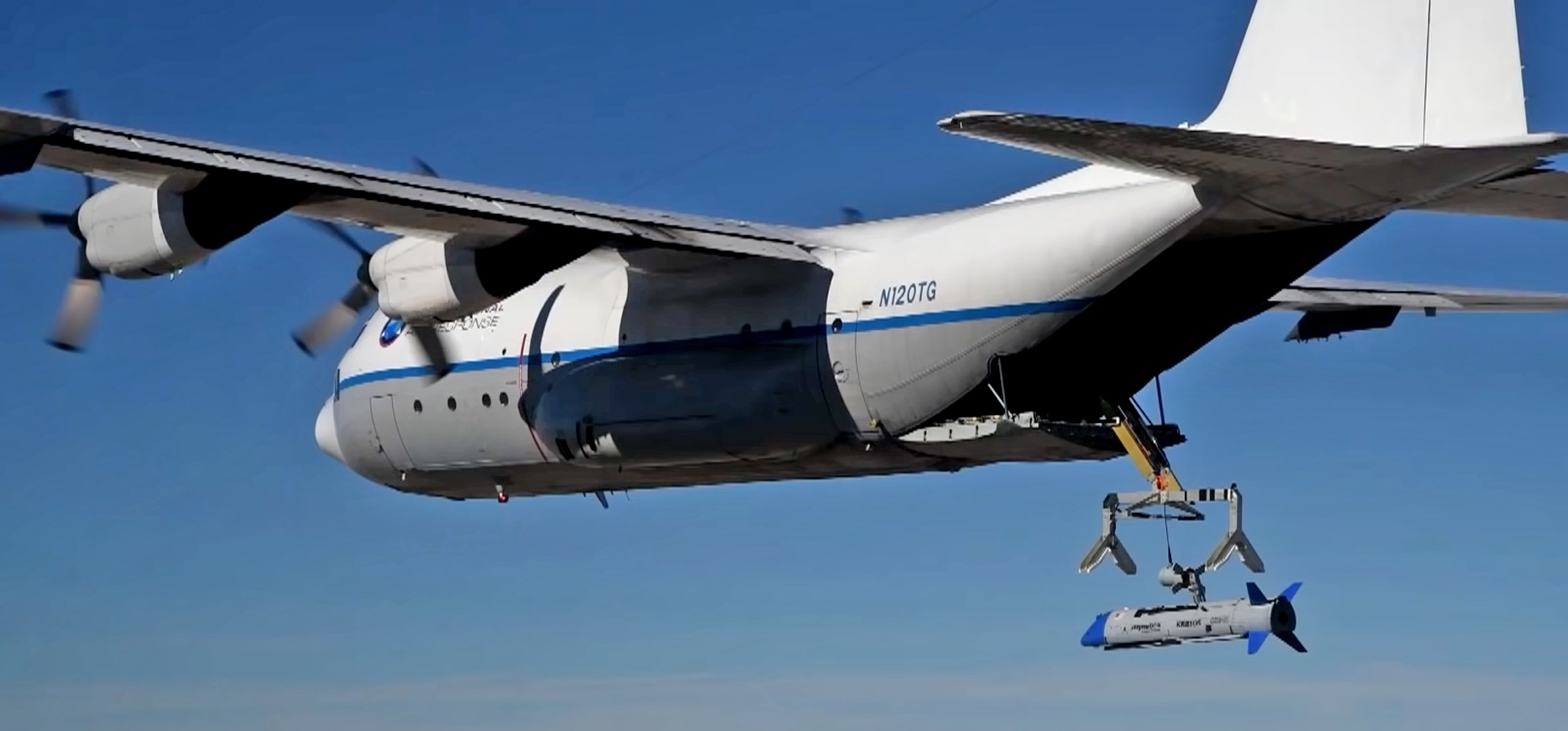 DARPA: Programa Gremlins recupera UAV X-61 em voo » Força Aérea