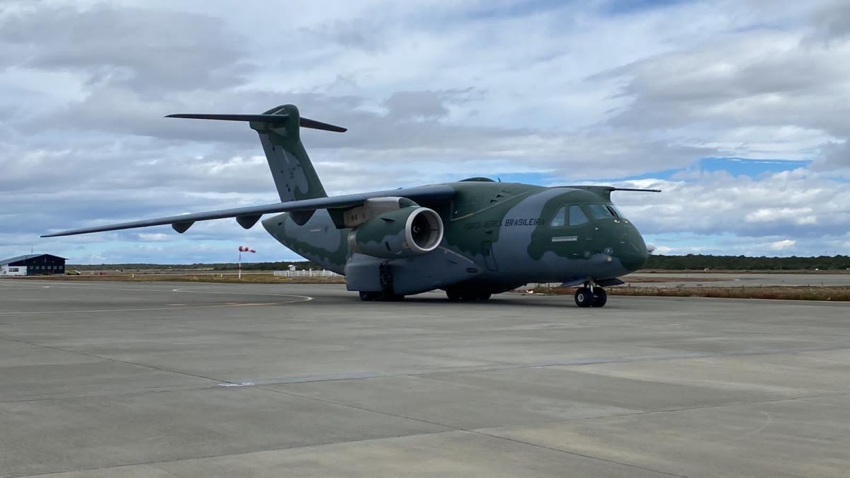 KC-390 realiza o primeiro voo de apoio à Operação Antártica Brasileira ...