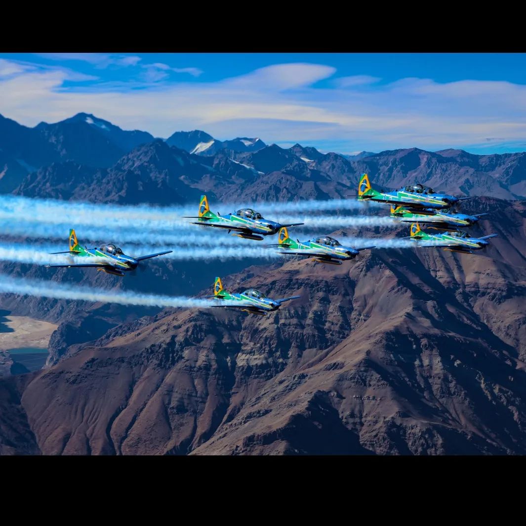 EDA: “Fumaça sobre a Cordilheira dos Andes!” – Força Aérea