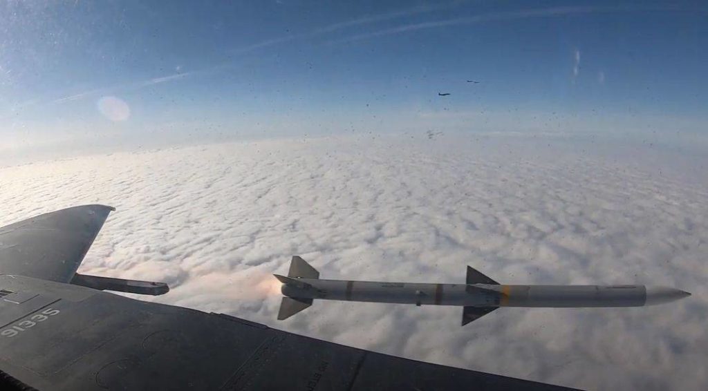 Japão compra 150 mísseis AIM-120C-7/C-8 » Força Aérea