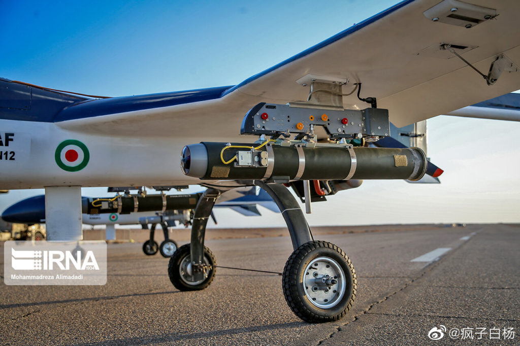 Irã: surgem fotos do drone Kaman-12 com míssil Almas » Força Aérea