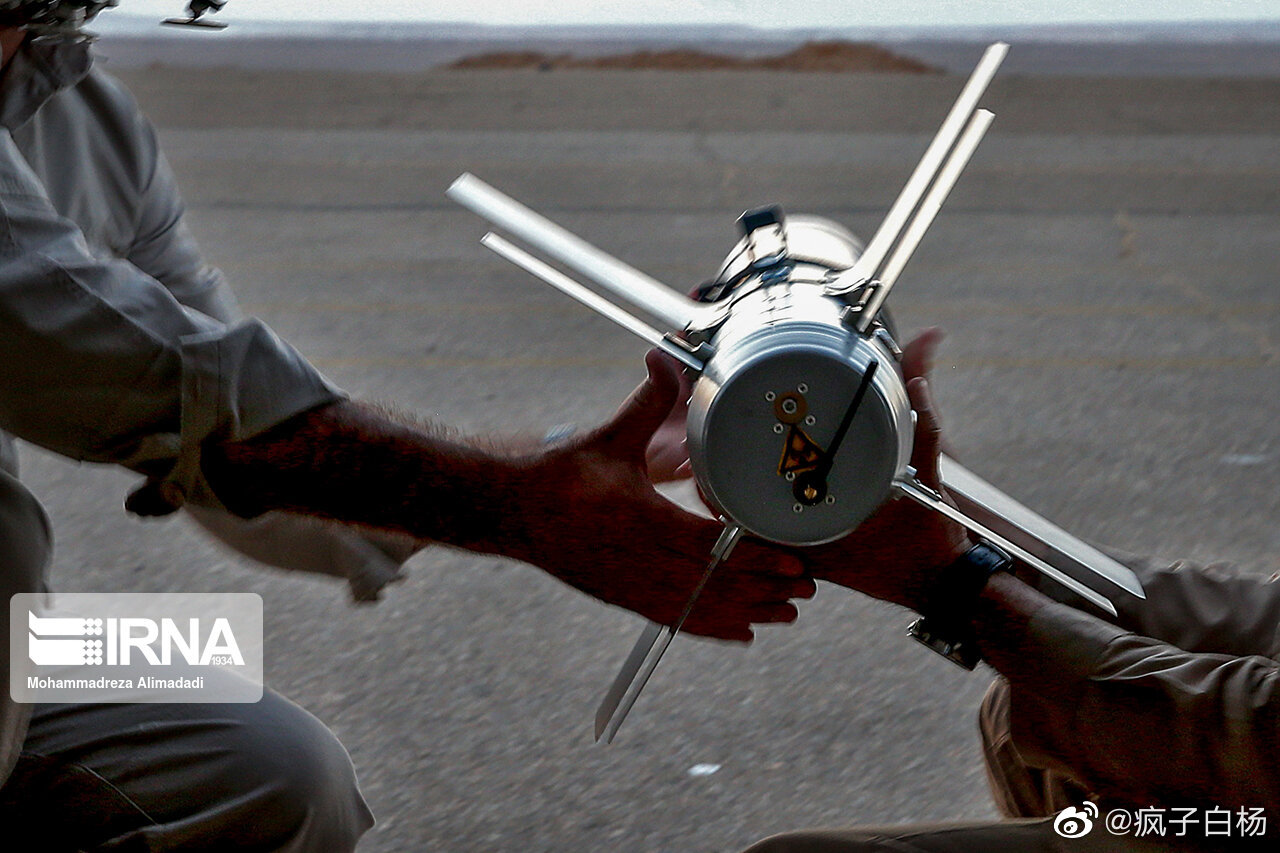 Irã: surgem fotos do drone Kaman-12 com míssil Almas » Força Aérea