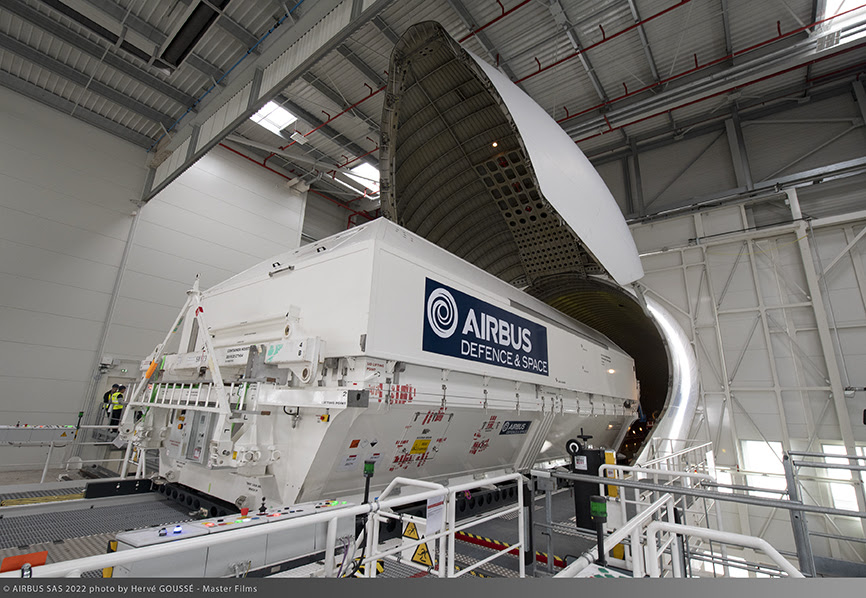 Beluga entrega satélite da Airbus ao Kennedy Space Center
