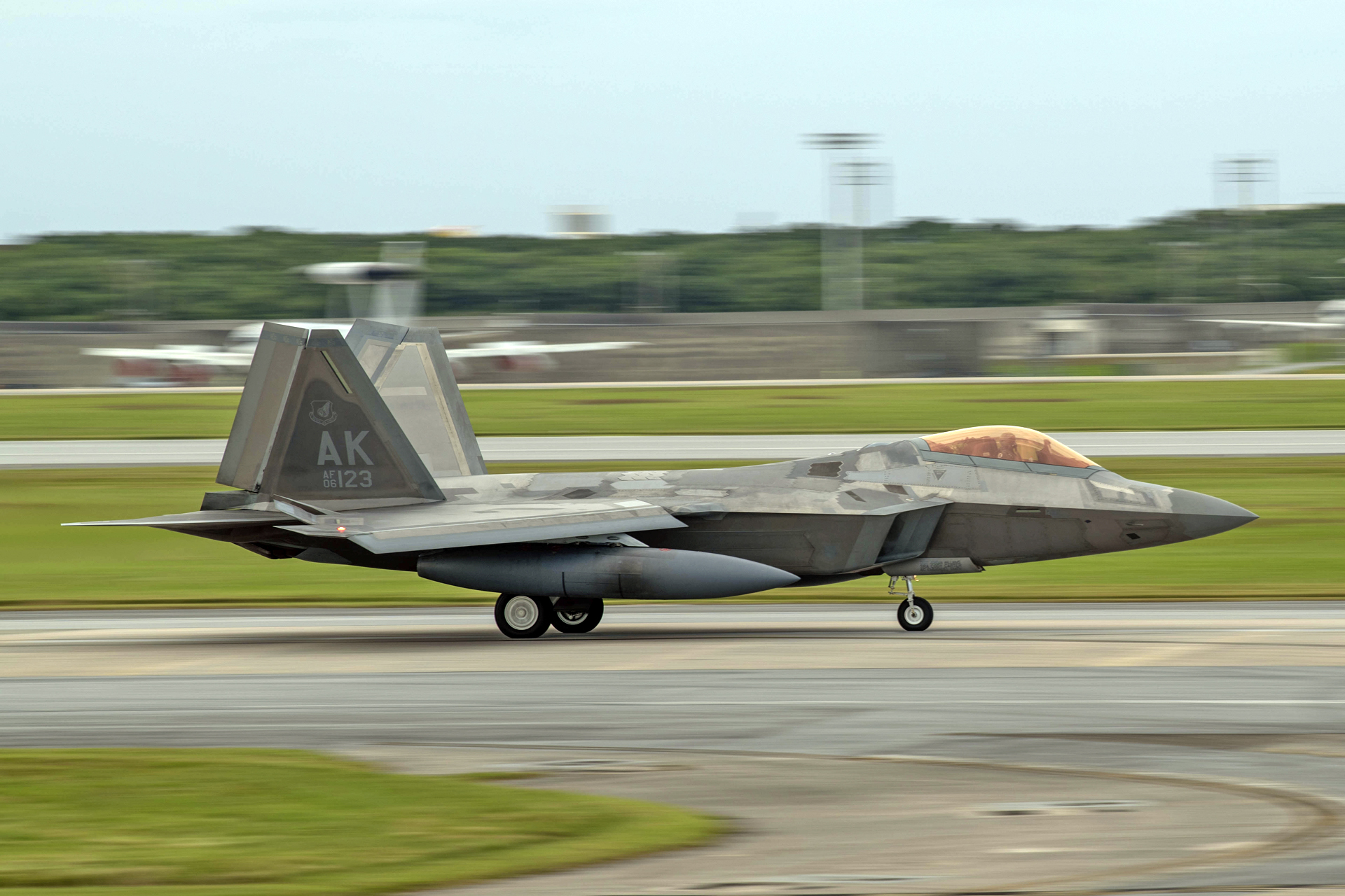 F-22 terá novos tanques de combustíveis furtivos