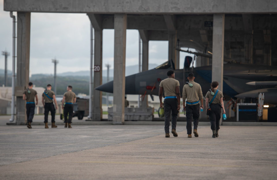 FOTOS: USAF realiza Elephant Walk em Kadena no Japão – Força Aérea
