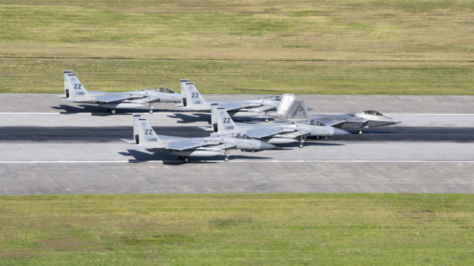 FOTOS: USAF realiza Elephant Walk em Kadena no Japão – Força Aérea