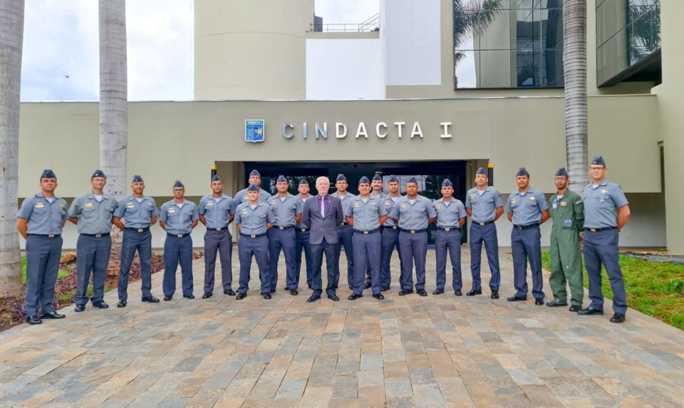 Controladores de Voo da Marinha participam de Estágio no CINDACTA ...