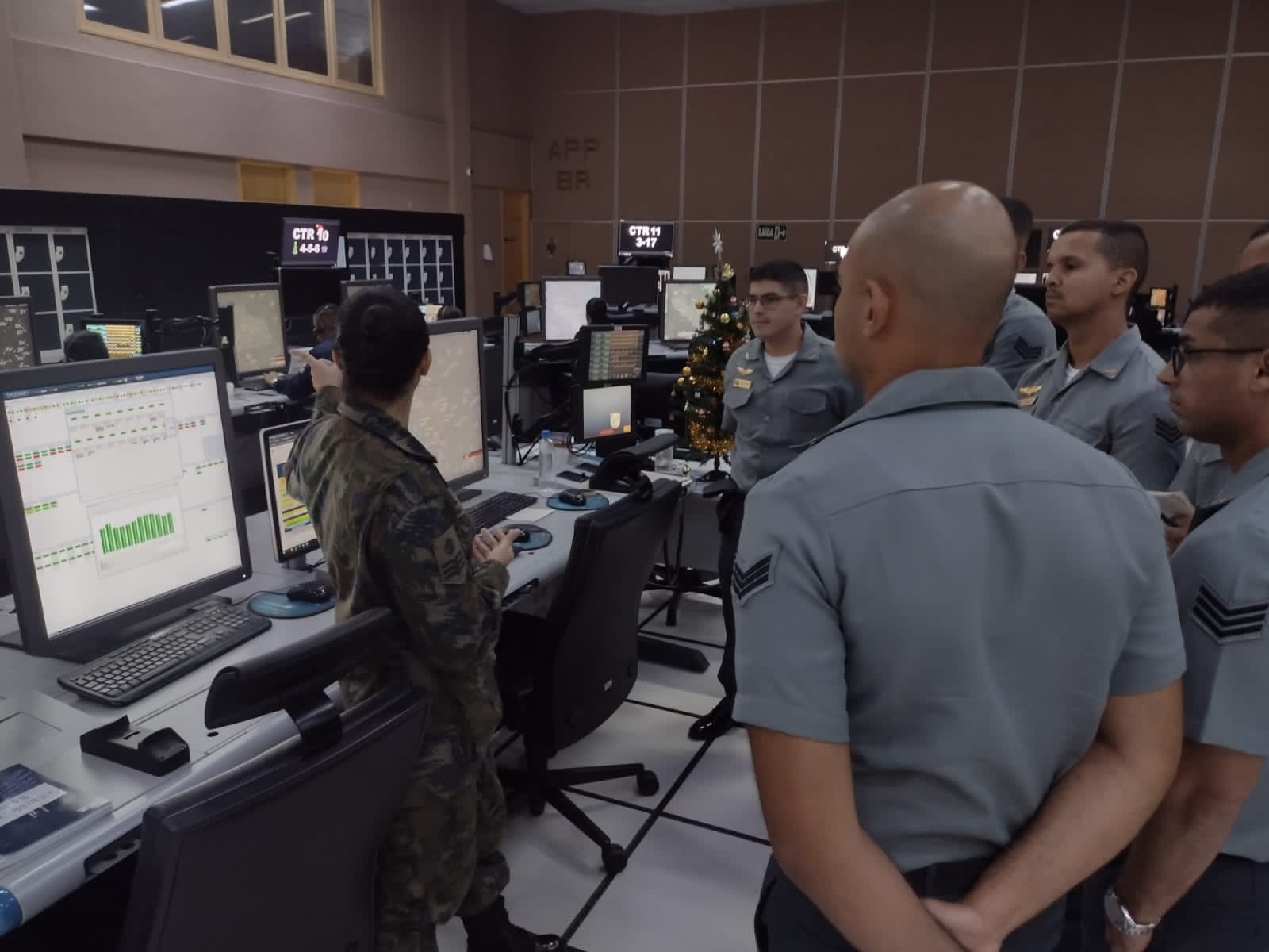 Controladores de Voo da Marinha participam de Estágio no CINDACTA ...