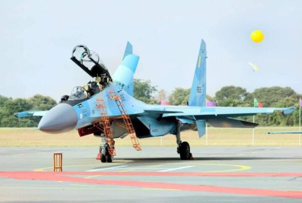 Força Aérea de Mianmar apresenta publicamente seus Su-30SM – Força Aérea