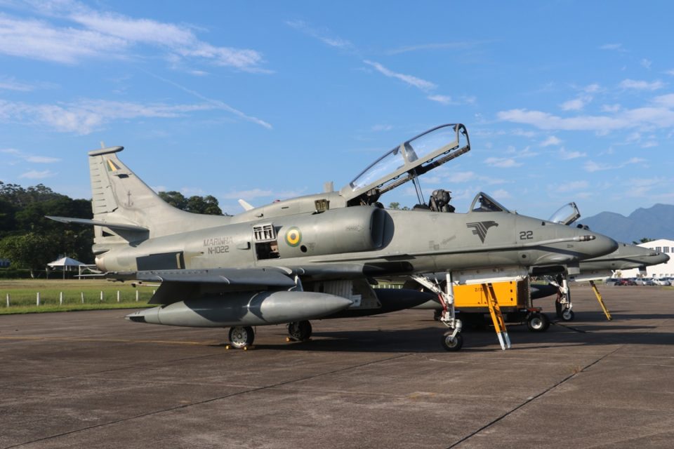 Grupo Aéreo Naval de Manutenção realiza inédito reparo em um AF-1C ...