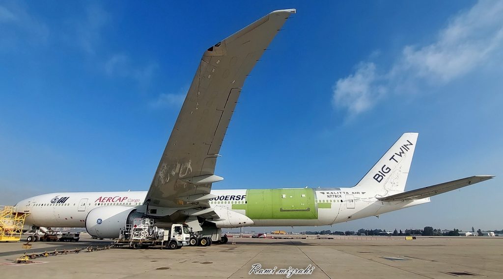 Voou o primeiro Boeing 777-300ER convertido em cargueiro pela IAI ...