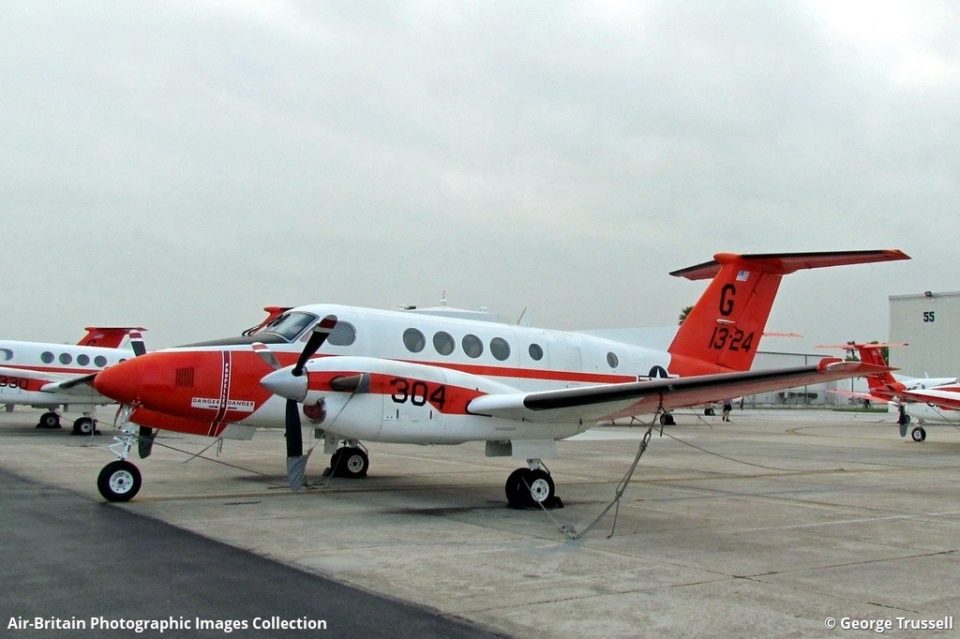 Força Aérea Argentina incorporou o quarto Beechcraft TC-12B Huron ...