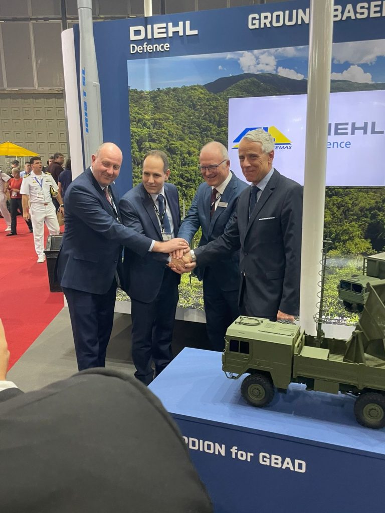 AEL Sistemas e Diehl Denfese firmam parceria na LAAD 2023 – Força Aérea