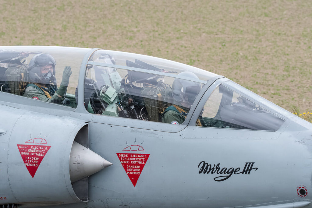 Único Dassault Mirage III civil do mundo foi aposentado na Suíça ...