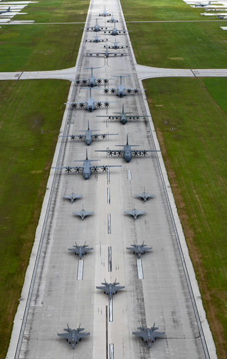 IMAGENS: Aliados realizam grande "Elephant Walk" no Pacífico » Força Aérea
