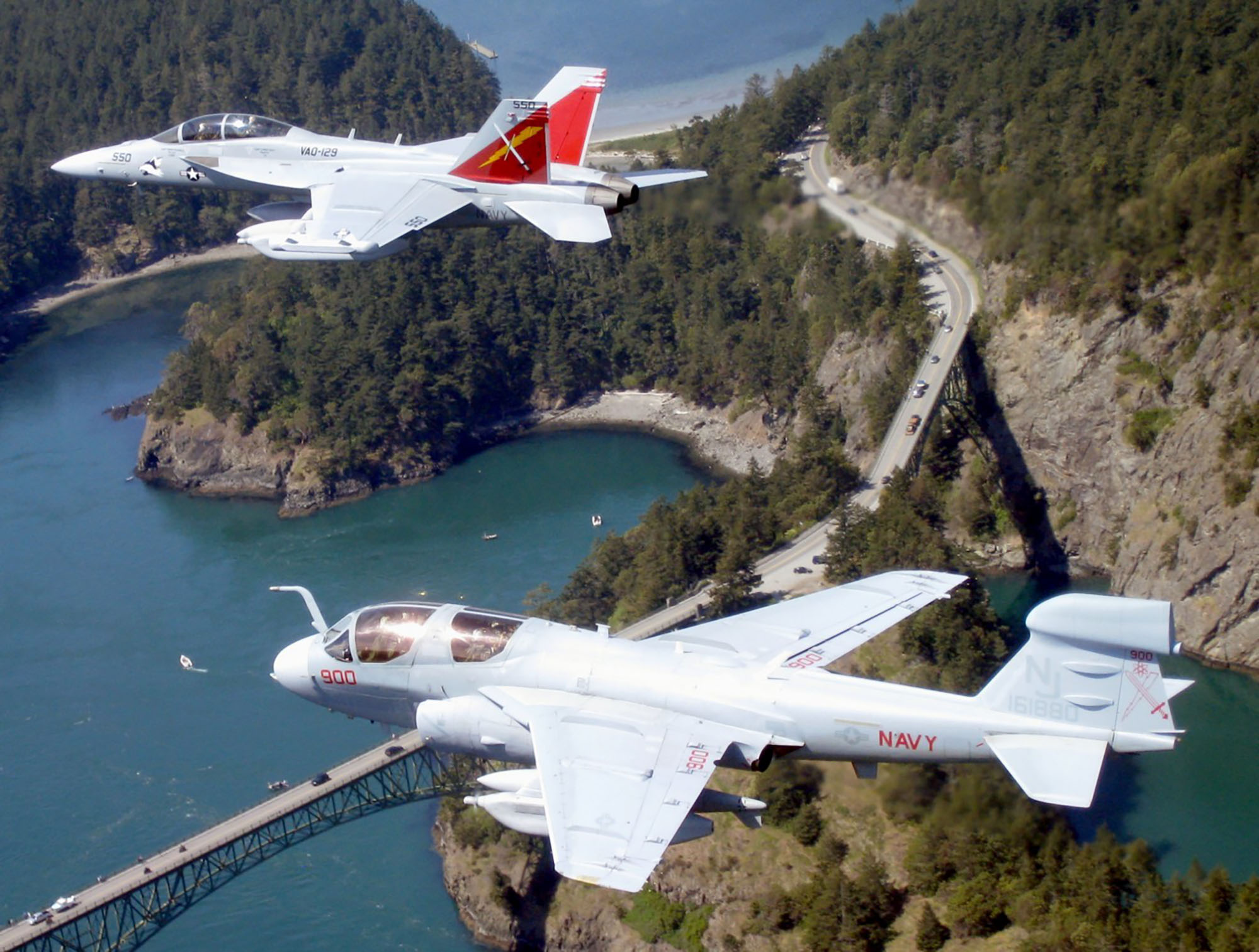 Matéria de Capa RFA 143 — GROWLER!!! O F/A-18F ANTIRRADIAÇÃO » Força Aérea