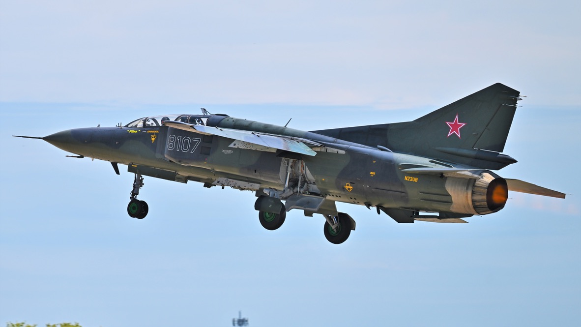 IMAGENS: acidente com MiG-23 Flogger em show aéreo nos EUA – Força Aérea