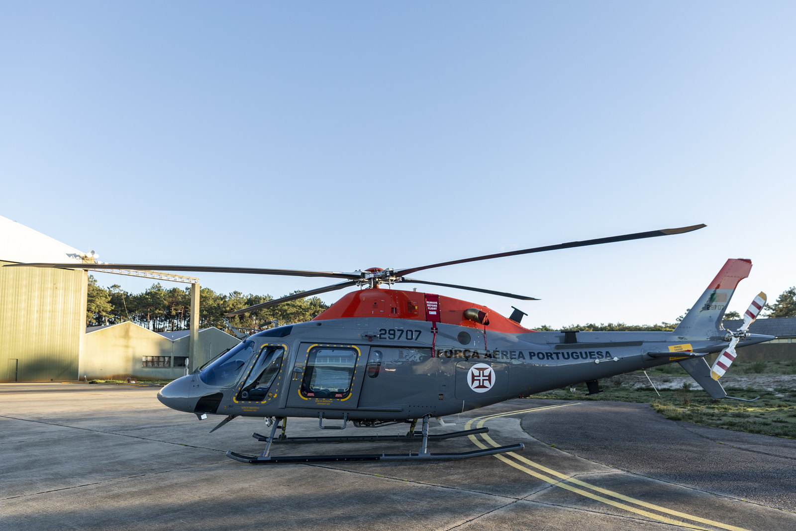 Força Aérea Portuguesa apresentou novos helicópteros AW119 e UH-60 ...