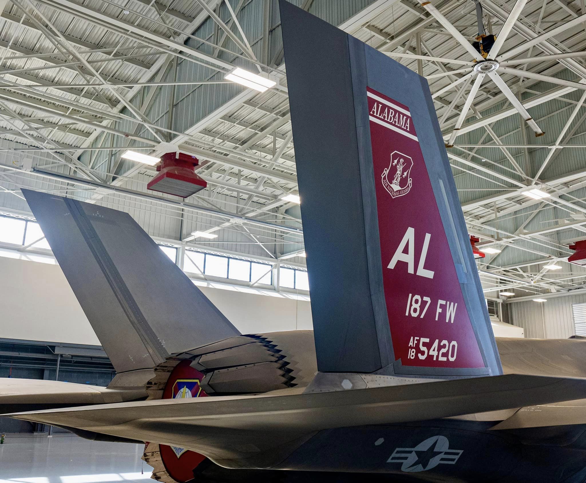 F-35A dos Red Tails recebeu o tradicional vermelho na cauda
