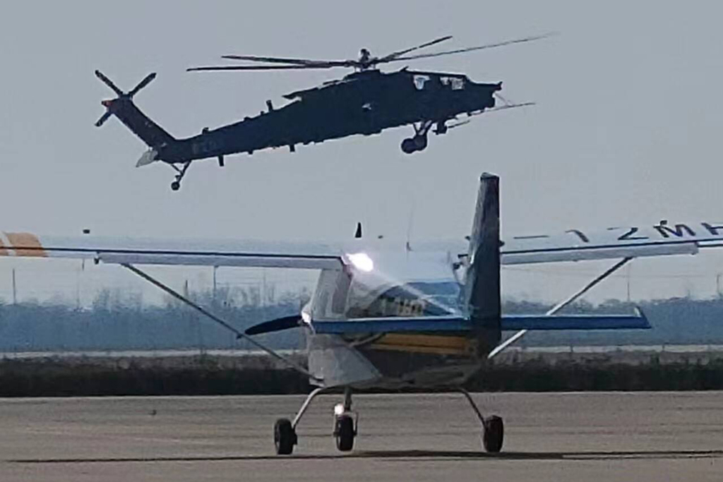 Imagens do Z-21 o mais novo helicóptero de ataque da China