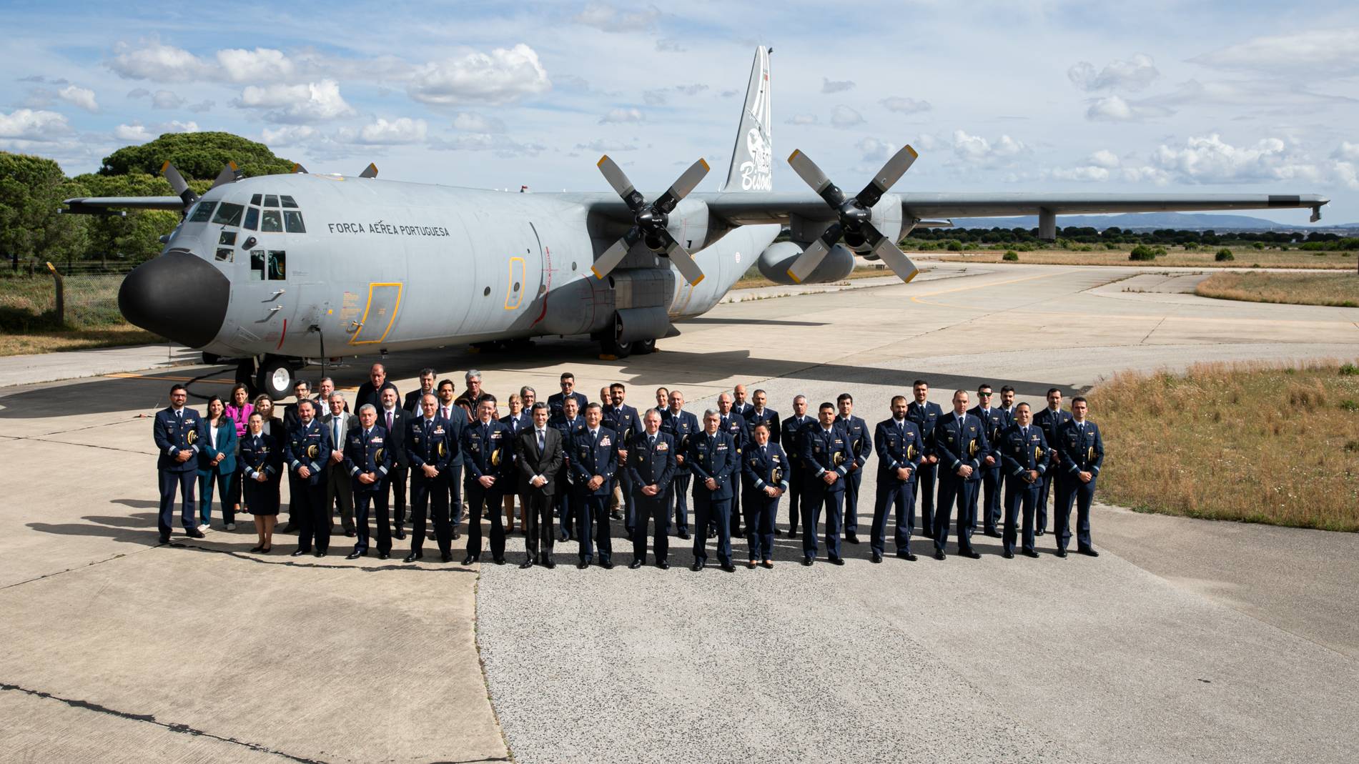 Portugal recebeu o primeiro C-130H modernizado pela OGMA (Foto: FAP).