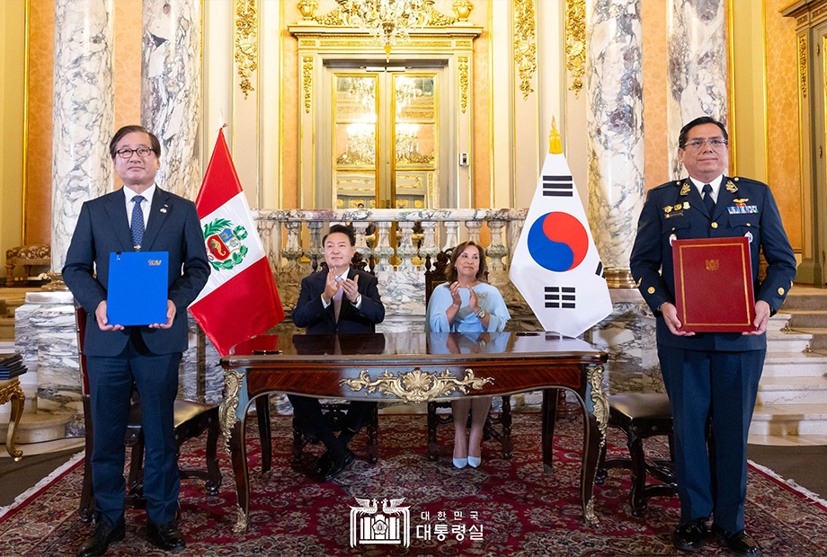 Peru e Coreia do Sul assinam MoU para produção de peças do caça KAI FA ...