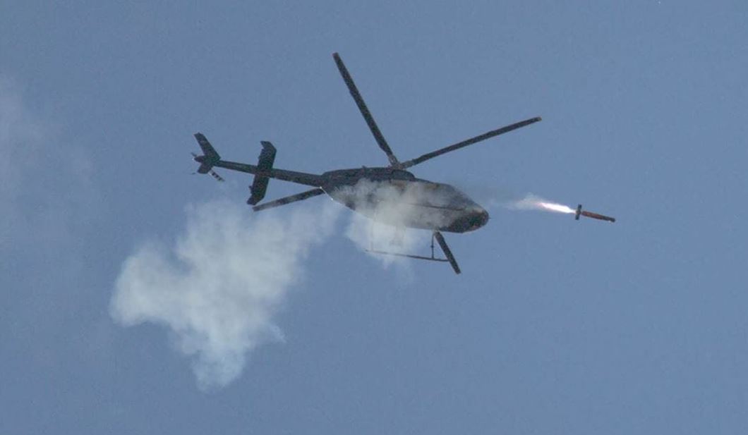 Raytheon lança nova variante do drone Coyote a partir de um helicóptero