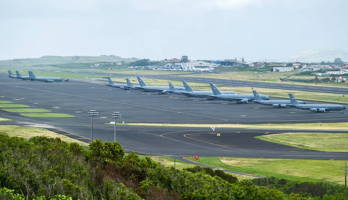 FOTOS: USAF deslocou 12 aviões-tanque para Lajes nos Açores